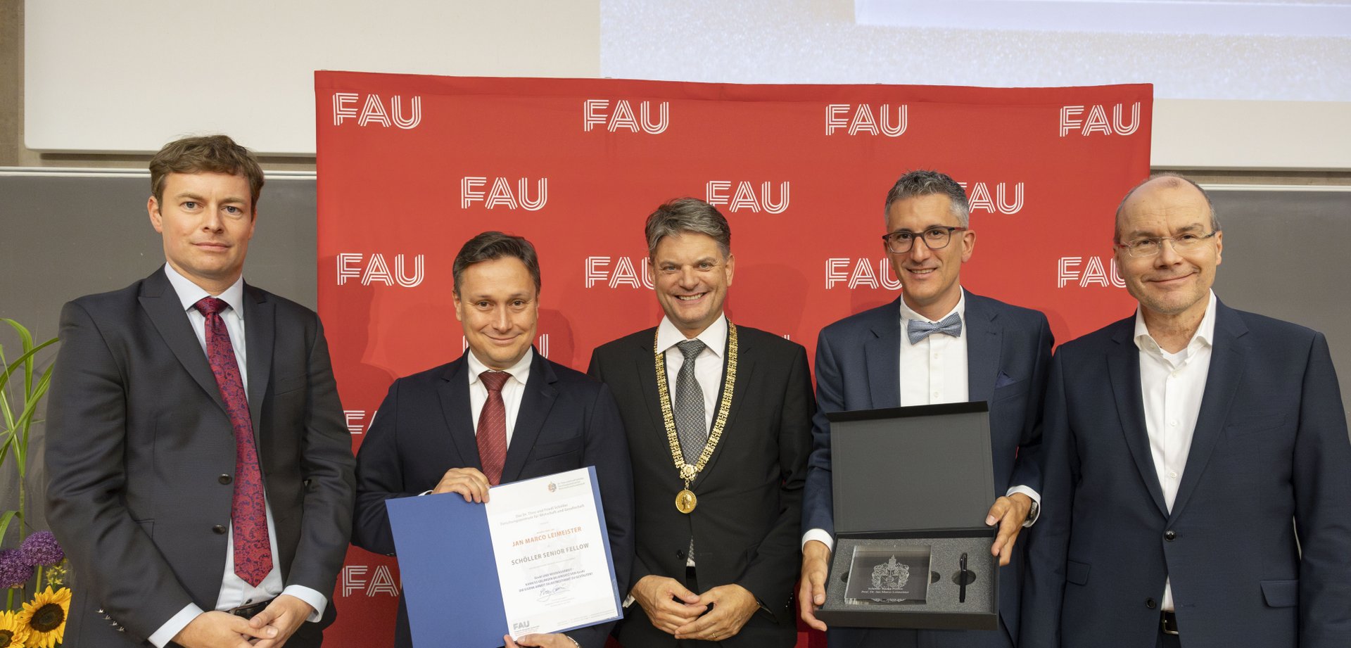 NEWS: Award for research on digital transformation | unisg.ch